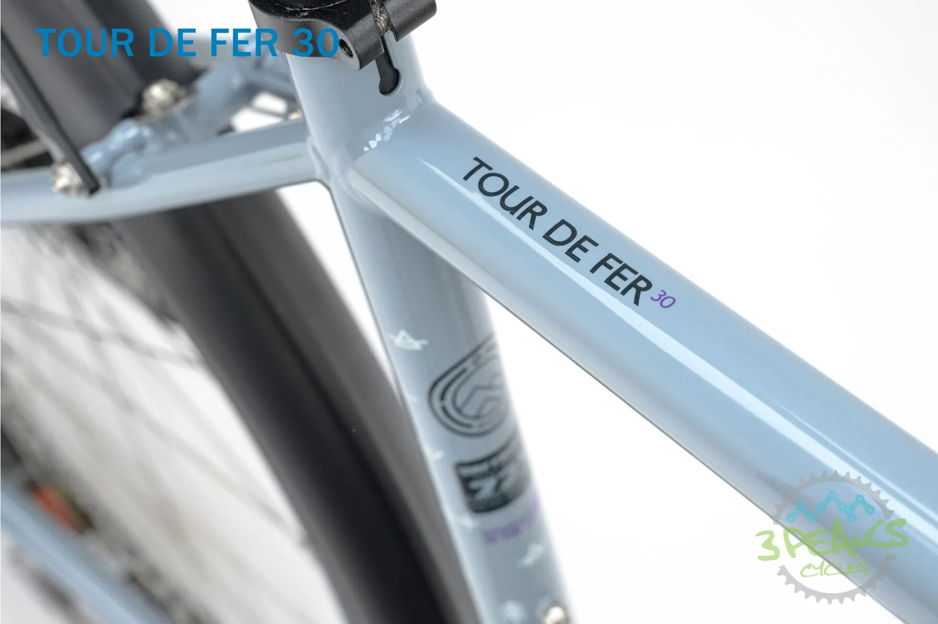 2025 Genesis Tour De Fer 30 Touring Bike in Grey