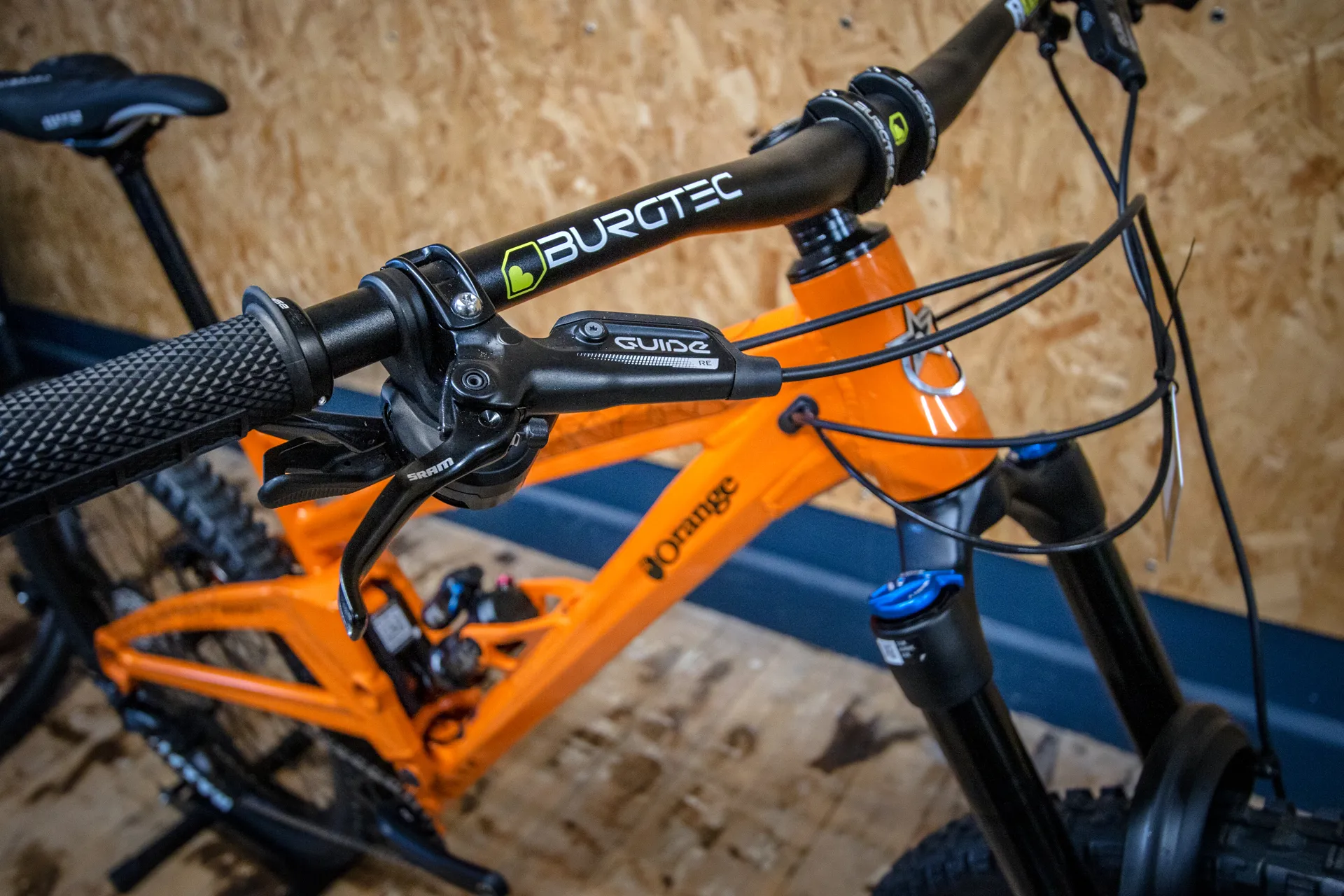 Orange Switch 7 Pro - Large - 2023