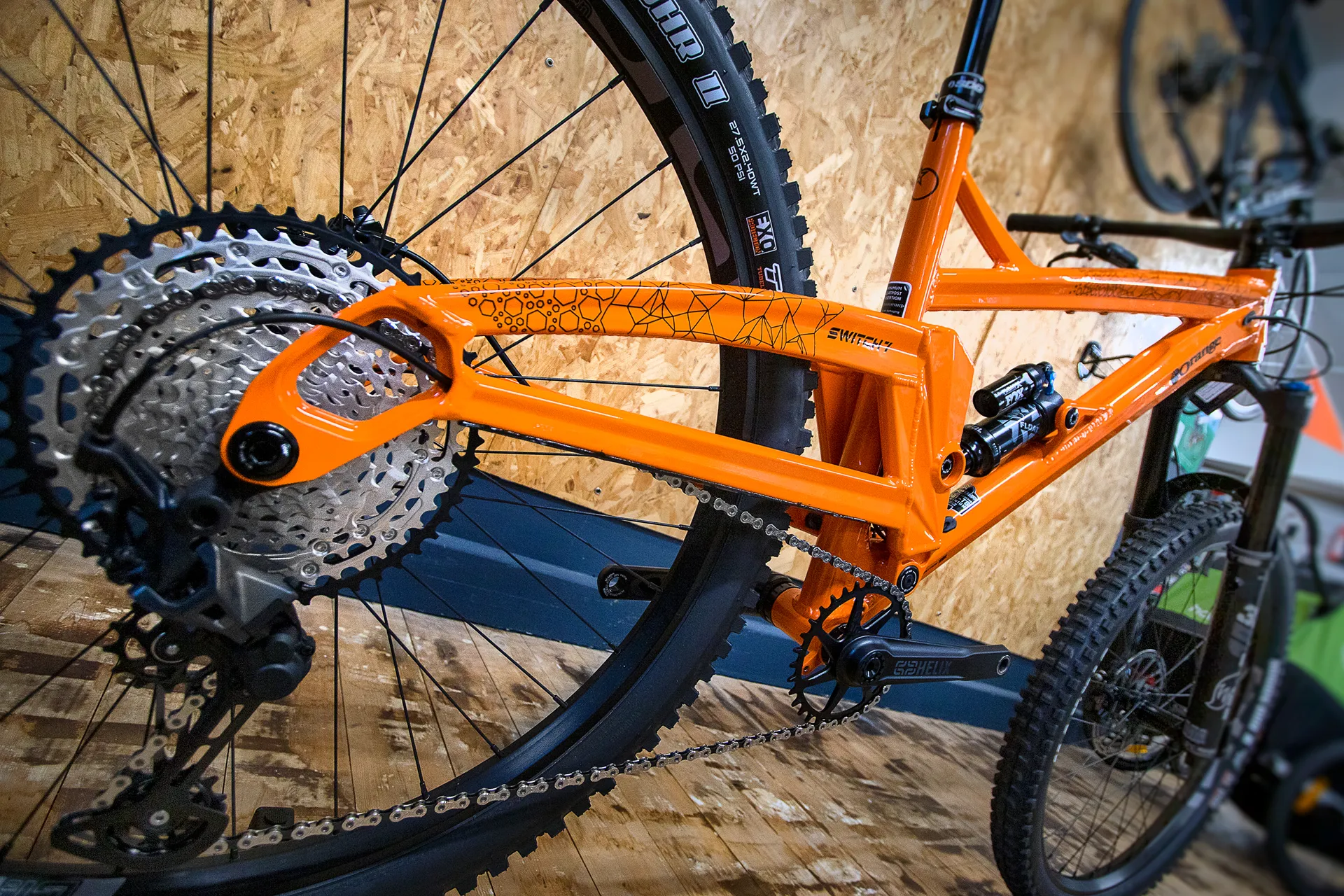 Orange Switch 7 Pro - Large - 2023