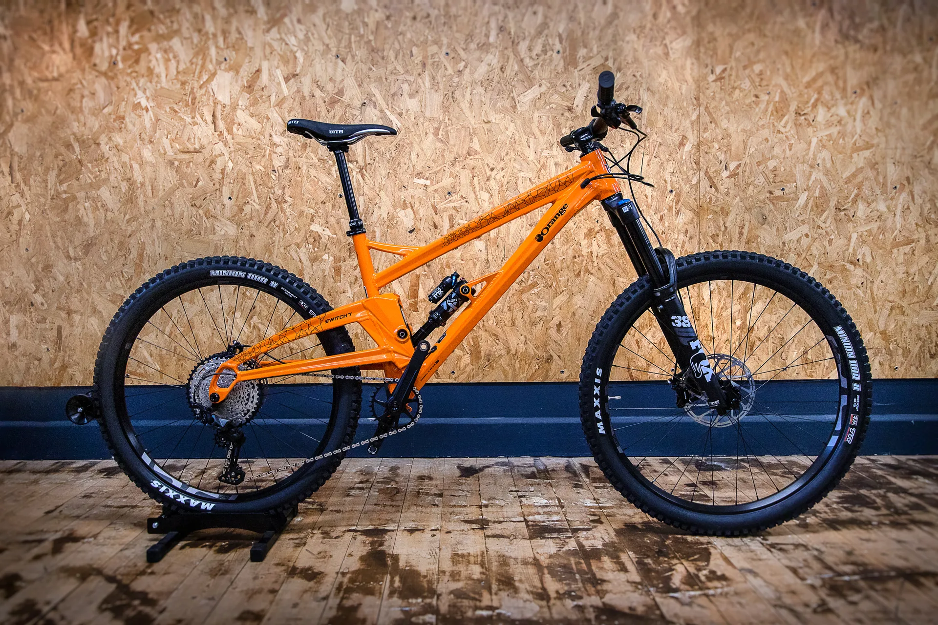 Orange Switch 7 Pro - Large - 2023